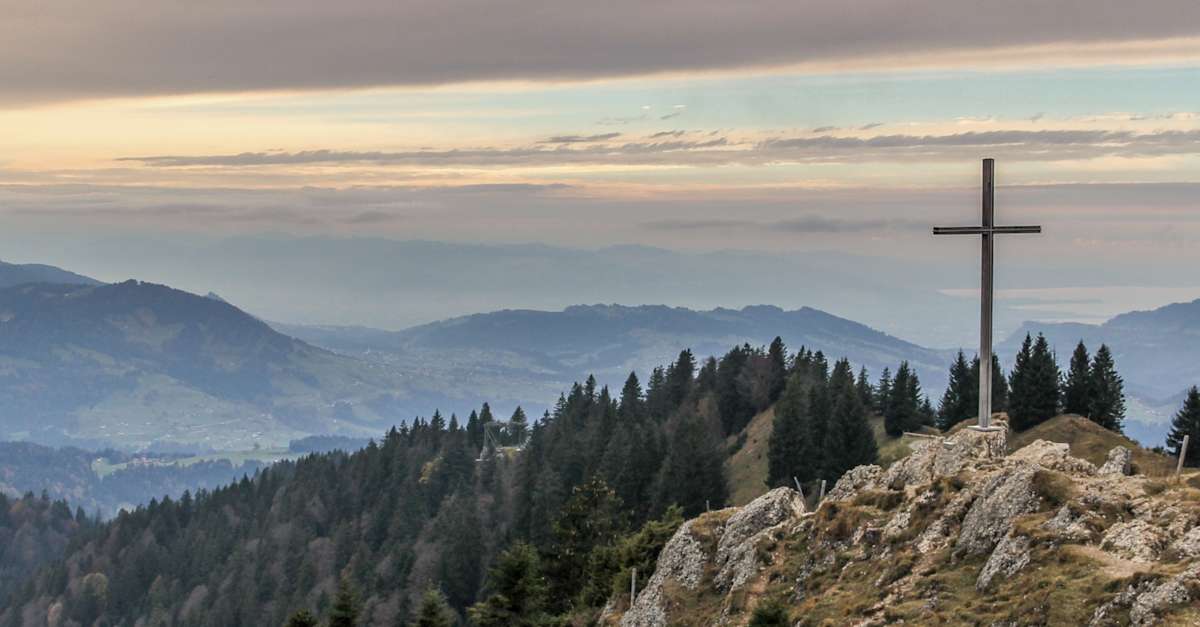 Recommended Women's Bible Studies Leading up to Easter | Lifeway